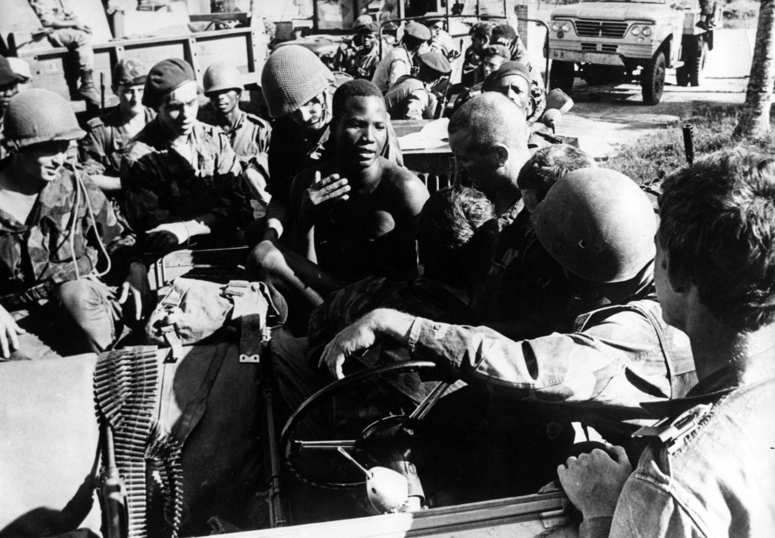 24 novembre 1964 : Les paras-commandos belges sauvent des centaines de ...