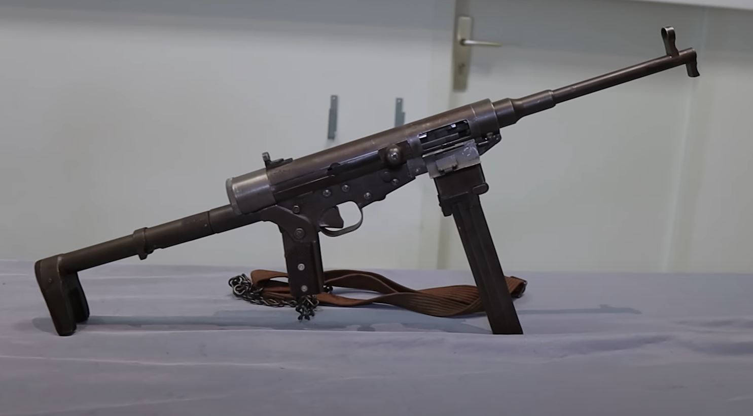 Hotchkiss modèle 010 "Hotchkiss Universel" - Le pistolet-mitrailleur ...